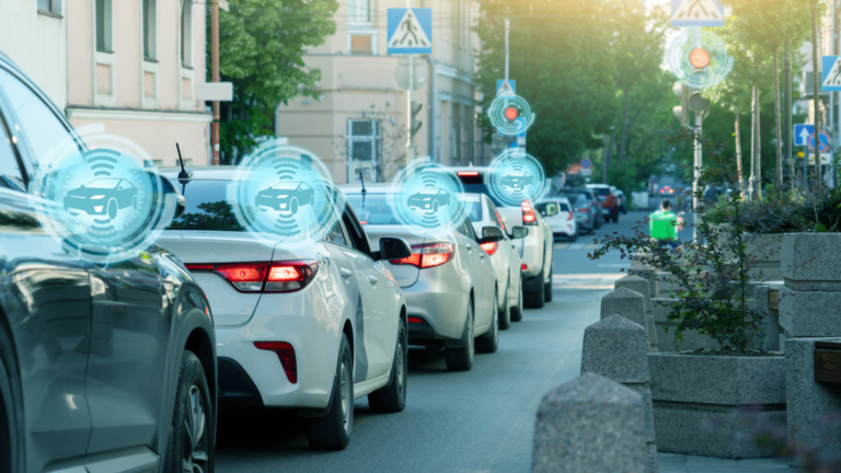 驱动未来：V2V和V2I如何开创道路 - FIC